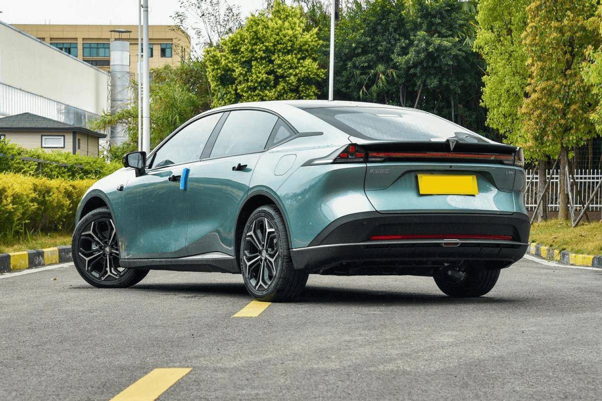 增程PK插混！深蓝L07对比海豹07 DM-i，10多万预算，谁是更优选？_搜狐汽车_搜狐网