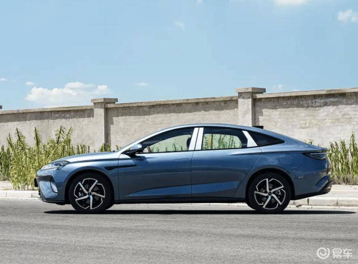 比亚迪海豹07 DM-i亮相，续航对比奇瑞风云A9L略显逊色_搜狐汽车_搜狐网