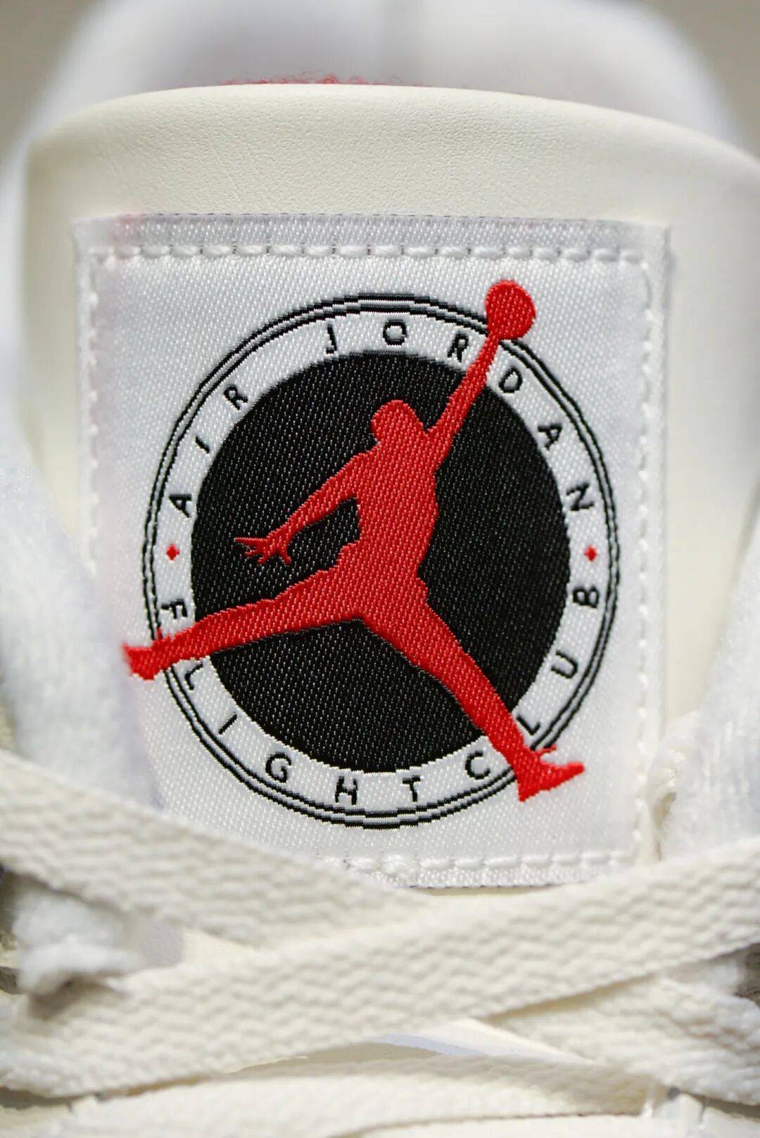 SOAR 限量发售｜Air Jordan 4 Retro OG “Flight Club”_搜狐汽车_搜狐网